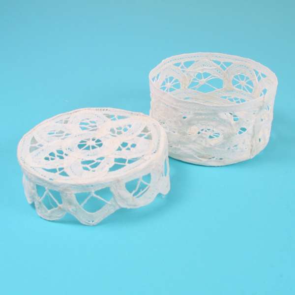Battenburg Round Box - White - Medium – Expo International Inc